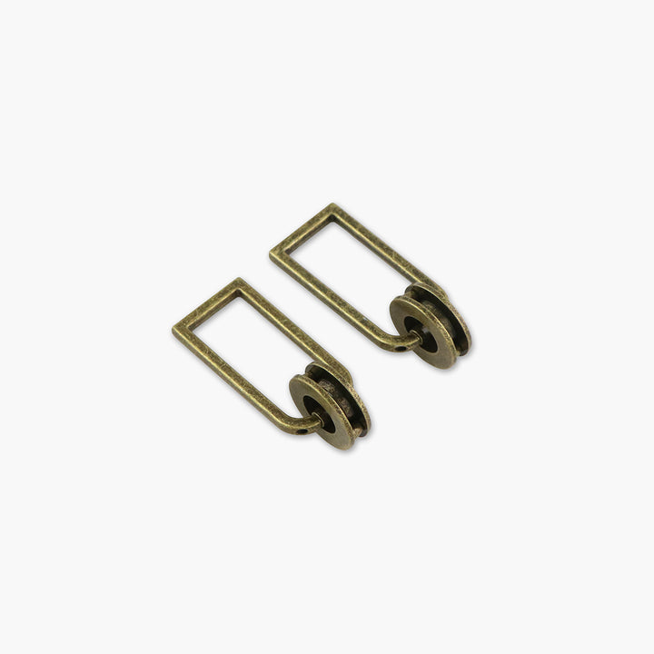 Grommet strap store